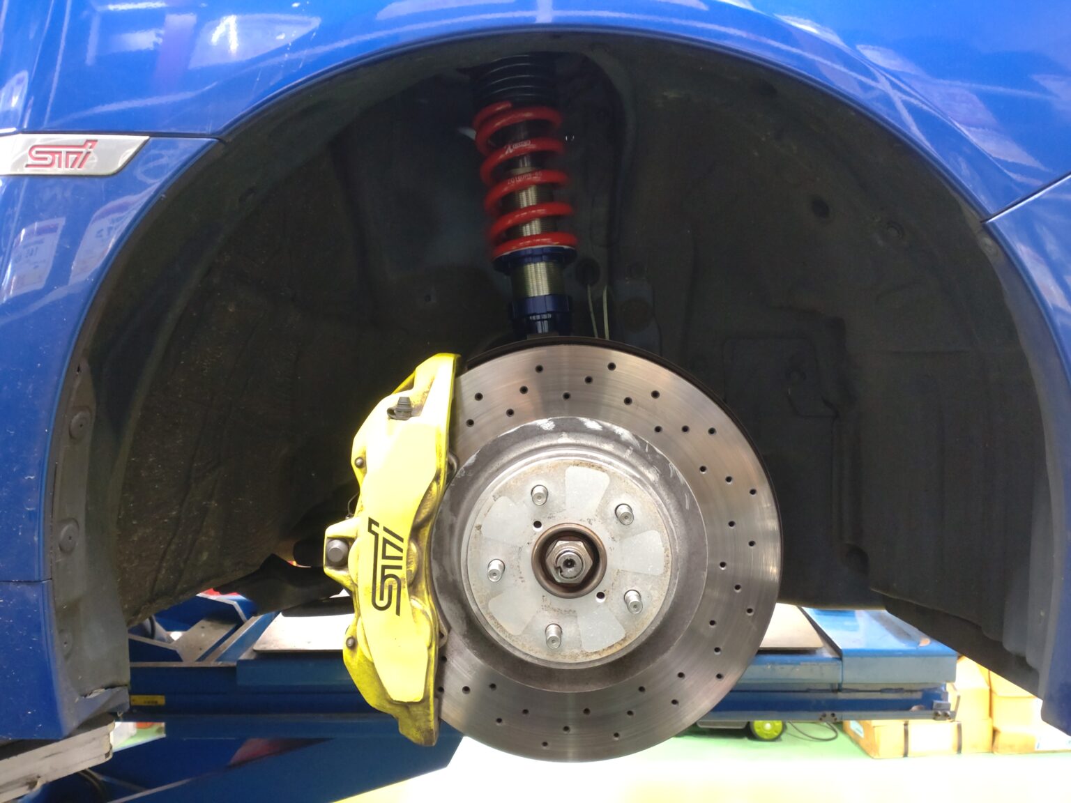 WRX STI 車高調(ENDLESS Super Function)取り付け - 半田市のタイヤ交換ならミスタータイヤマン住吉